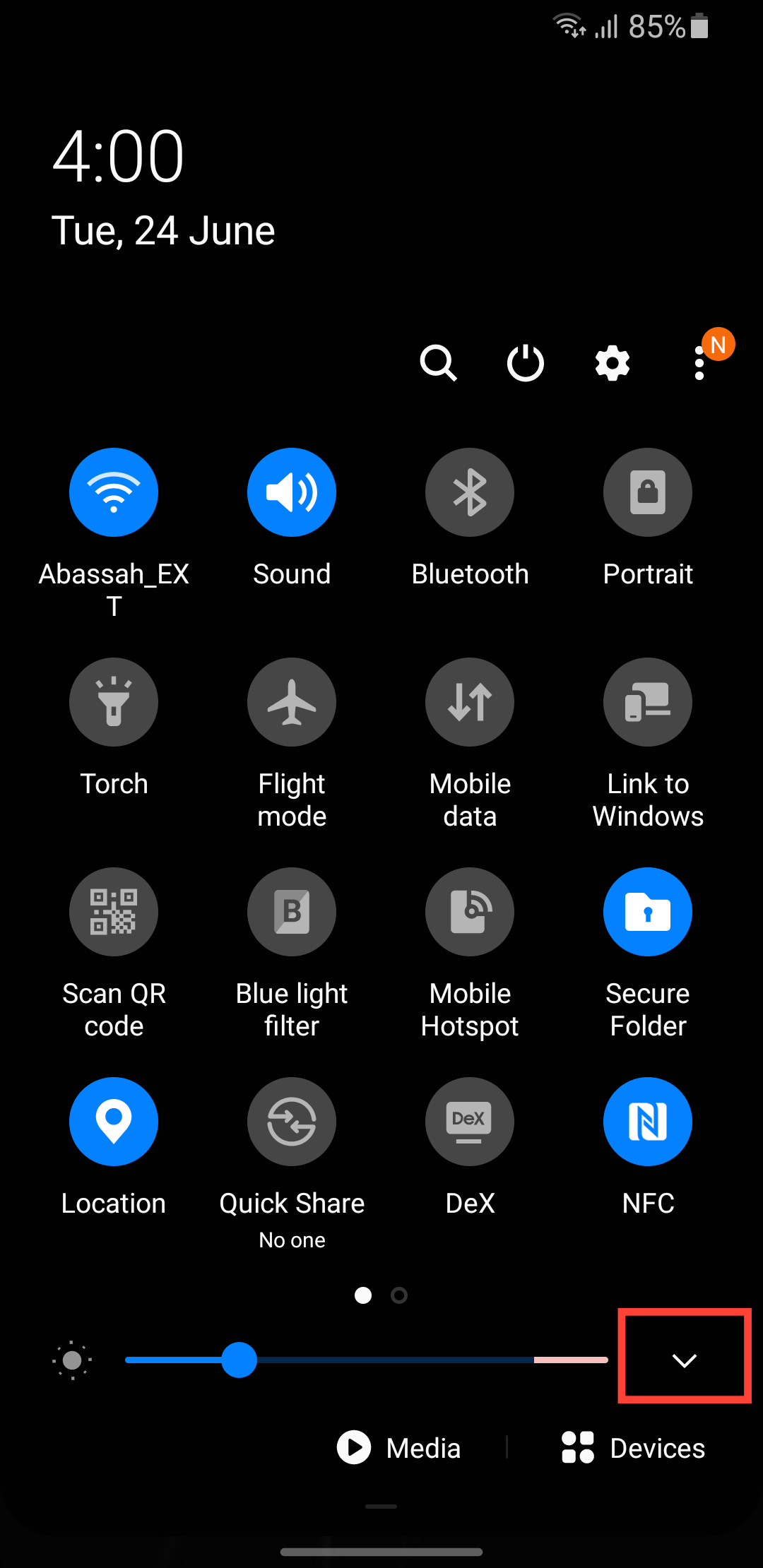 How to enable and disable adaptive brightness on a Samsung device